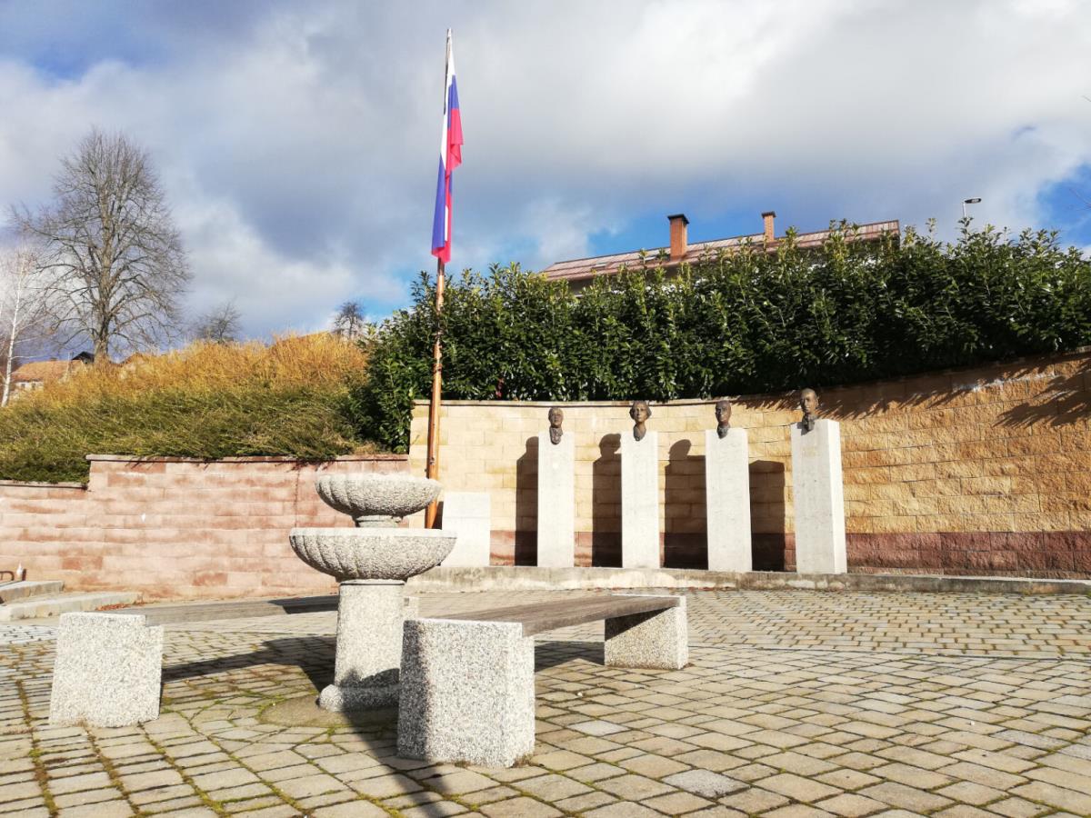 Park kulturnikov - loski-potok.si